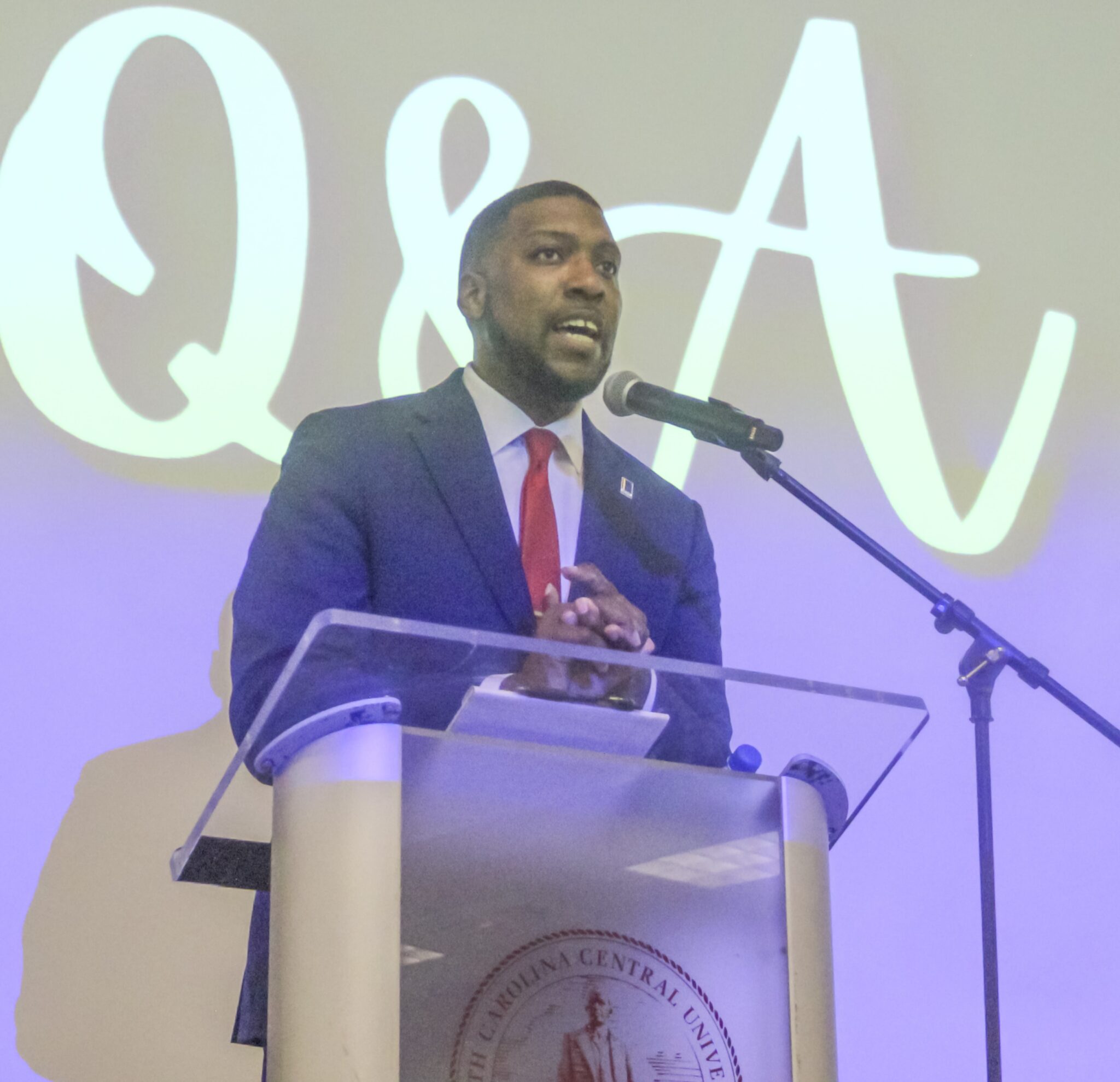 Mayor Leonardo Williams and Anjanée Bell debate at NCCU - Campus Echo ...