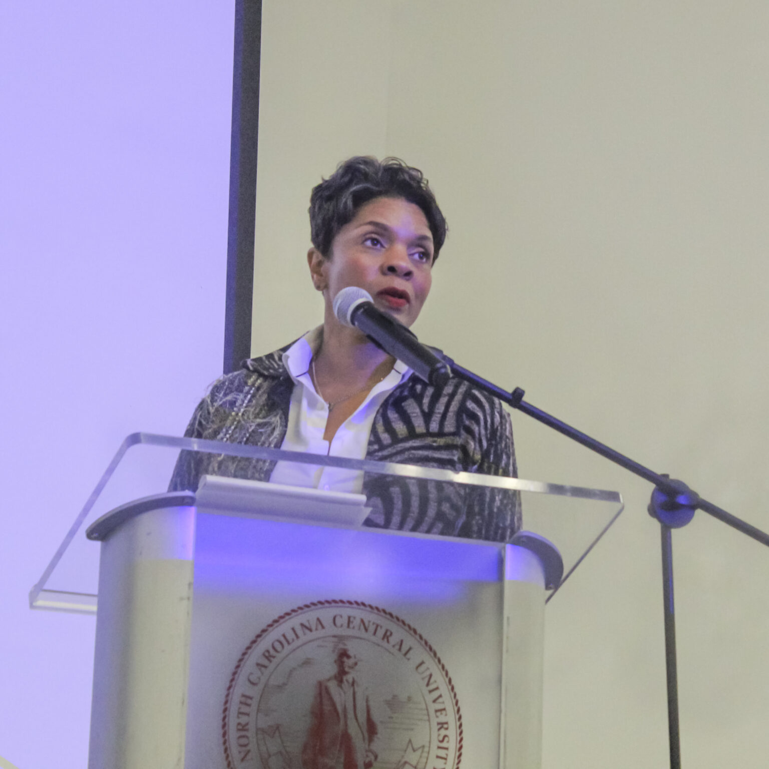 Mayor Leonardo Williams and Anjanée Bell debate at NCCU - Campus Echo ...